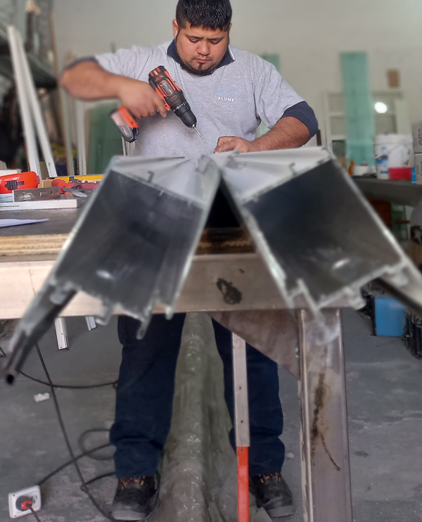 ALUME Aberturas – Alume – Aberturas, Barandas, Mamparas, Espejos, Vidrios